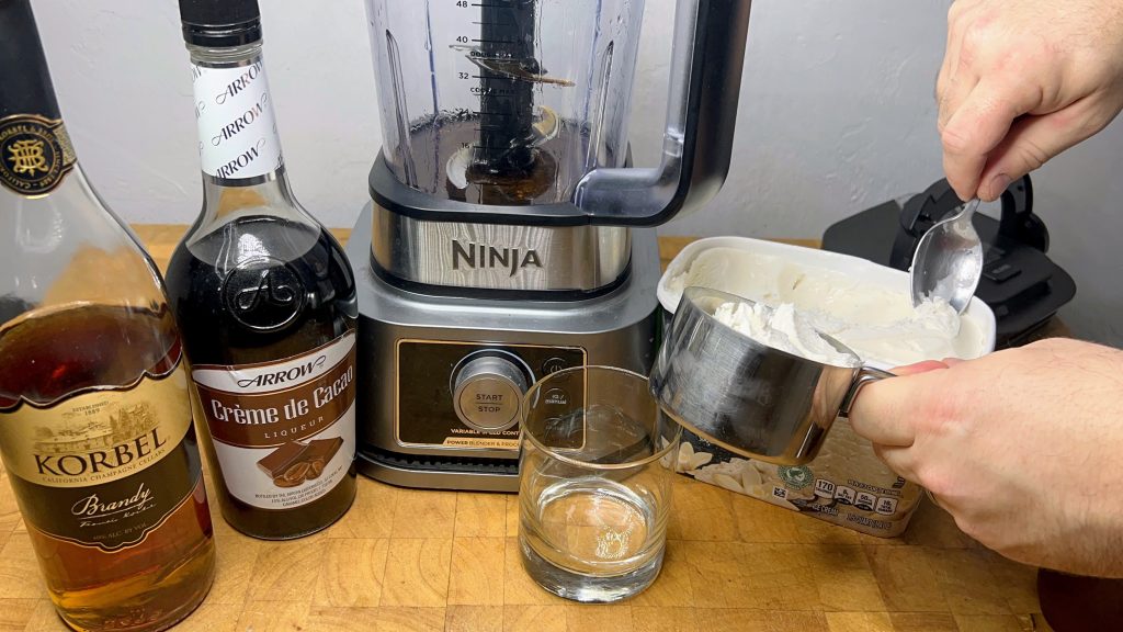 Frozen Brandy Alexander: cold and sweet | Occasional Cocktails