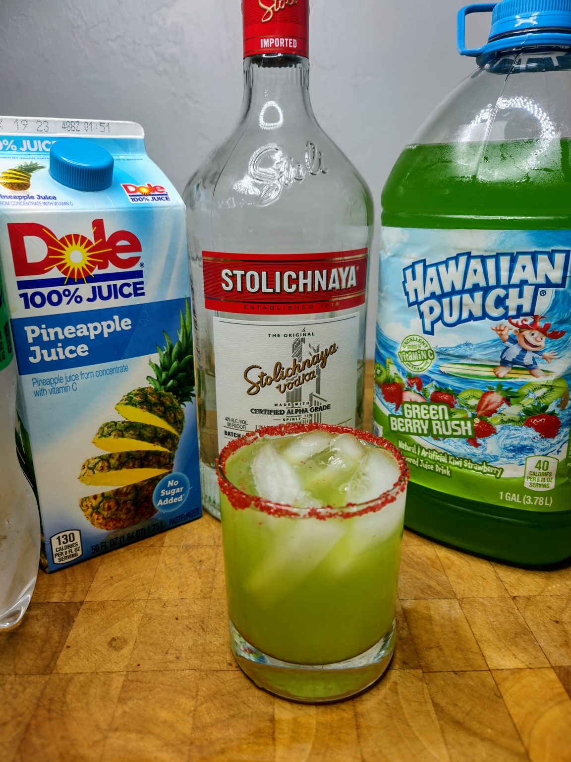 20+ Tropical Pineapple Juice Cocktails | Occasional Cocktails