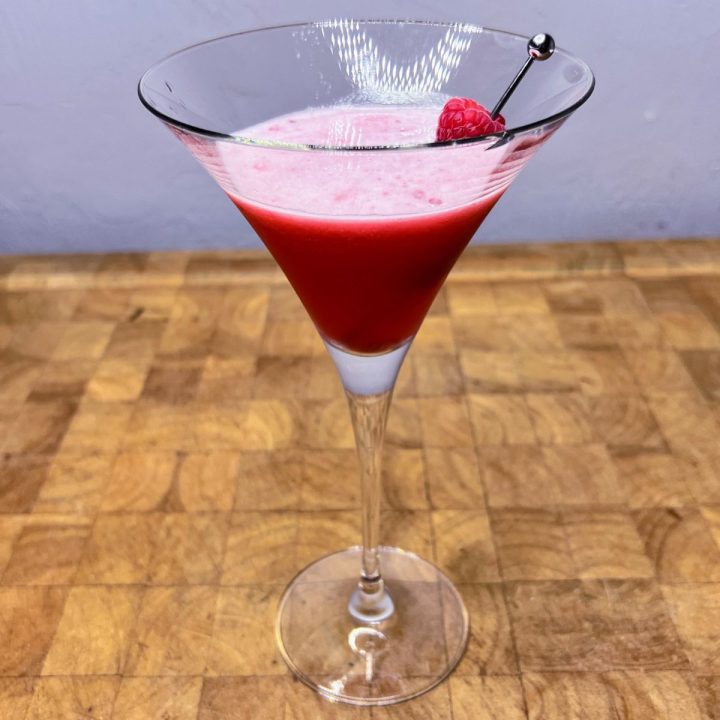 Raspberry Martini: easy and fruity | Occasional Cocktails