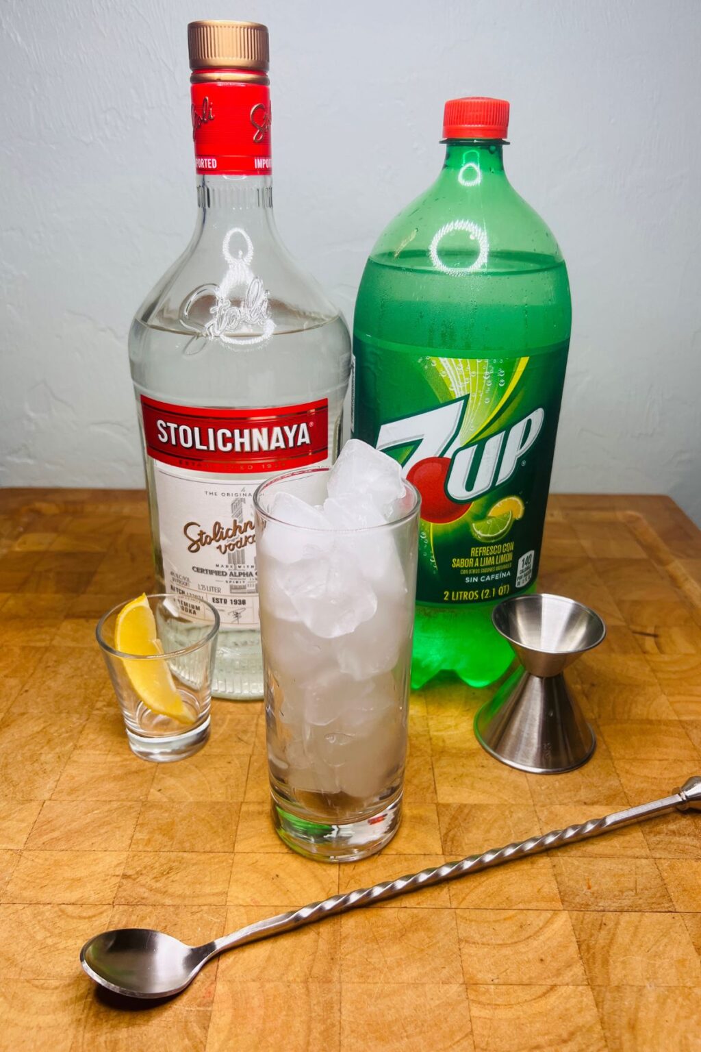 Vodka & 7up: the Vodka 7 a lemon-lime drink | Occasional Cocktails