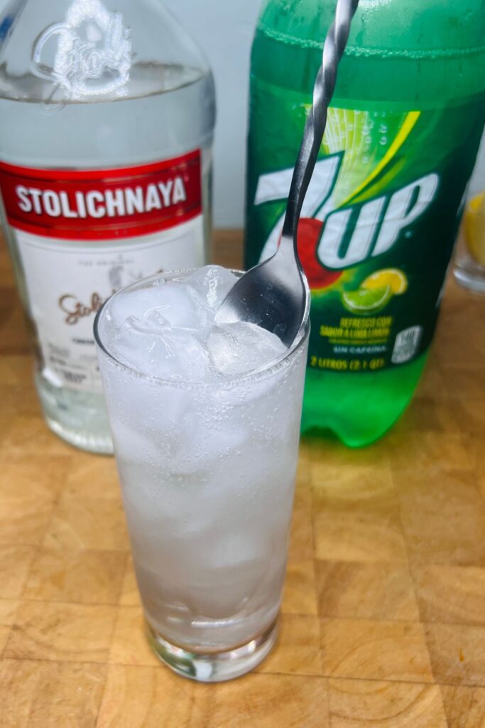 Vodka & 7up: the Vodka 7 a lemon-lime drink | Occasional Cocktails